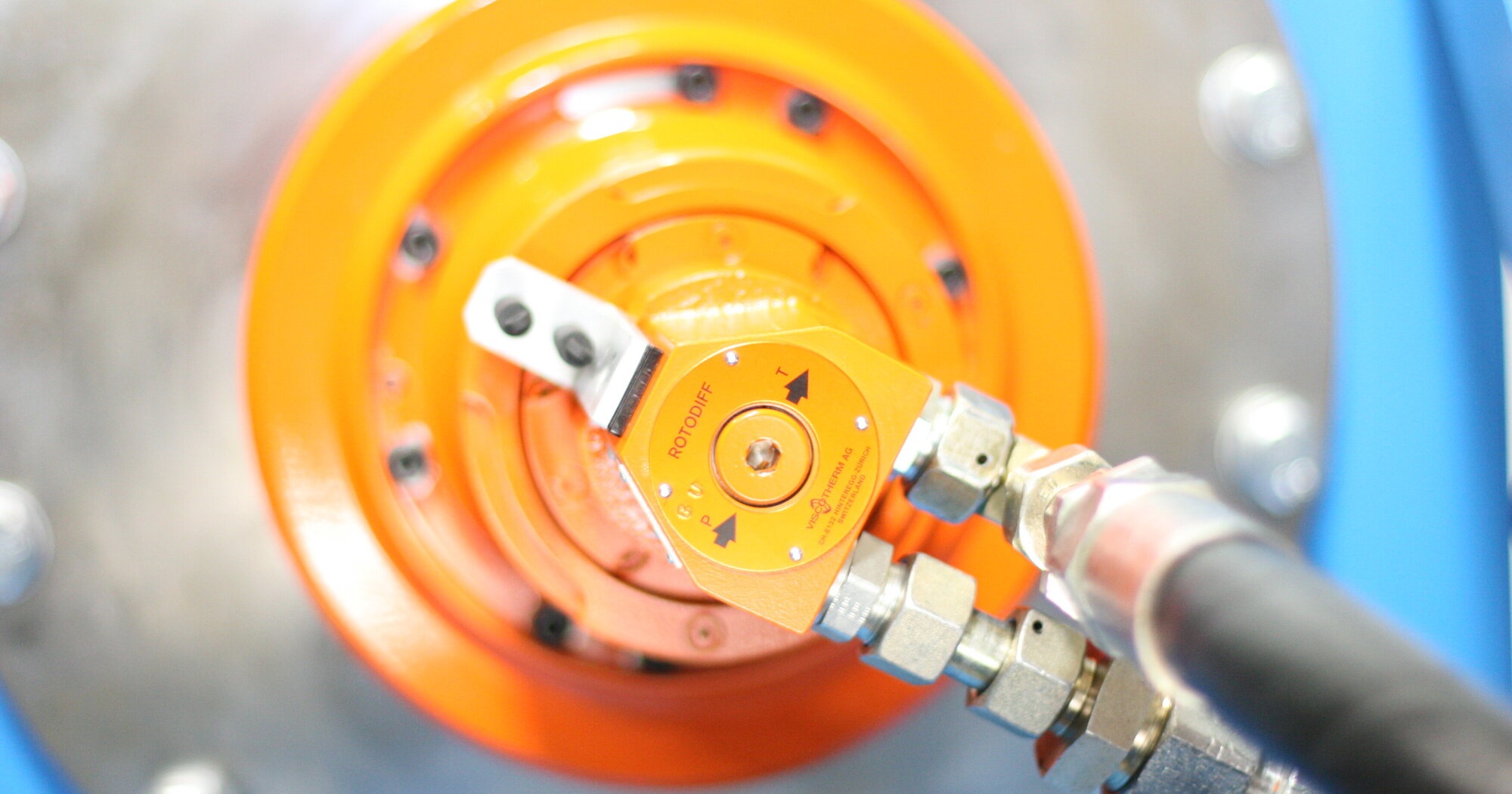 Drive systems for decanter centrifuges and dynamic test benches ...